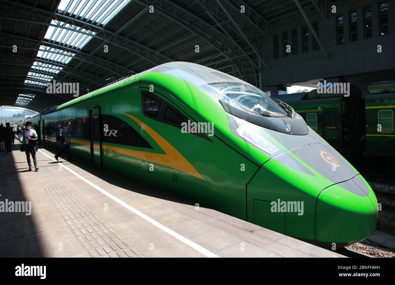 Chinese crowd nanjing train station hi-res stock photography and images ...