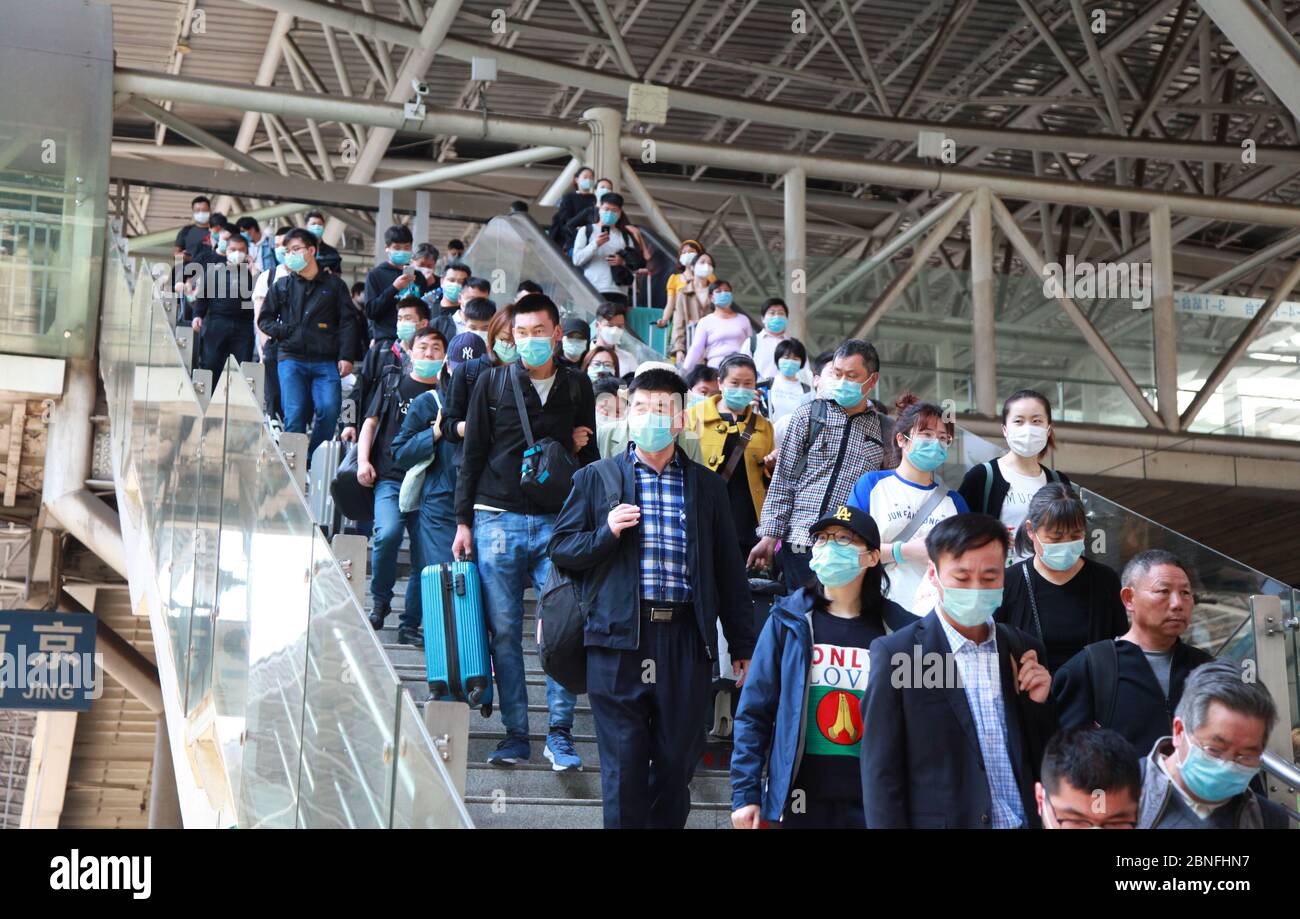 Chinese crowd nanjing train station hi-res stock photography and images ...