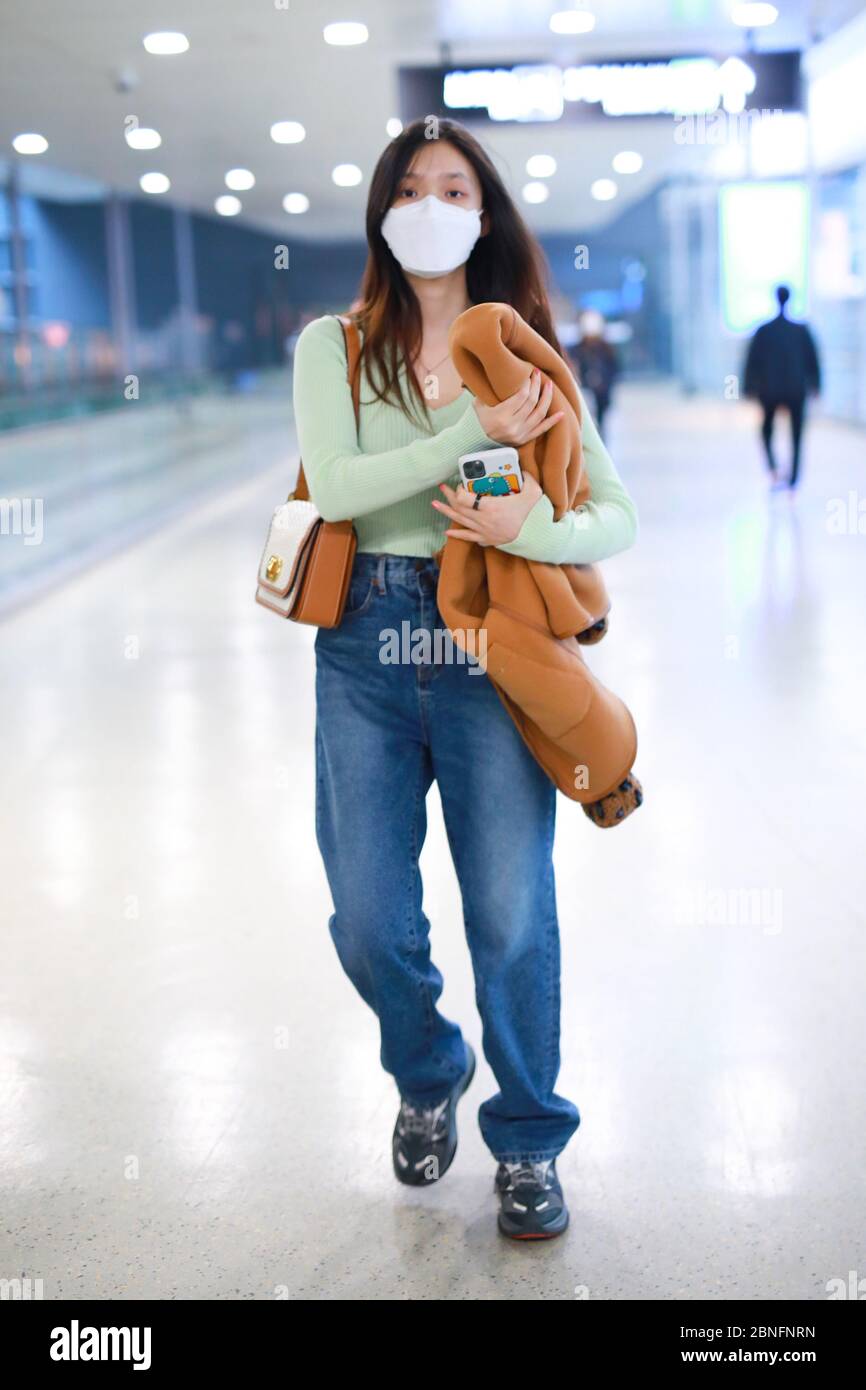 Chinese actress Jelly Lin shows up at a Shanghai airport before ...