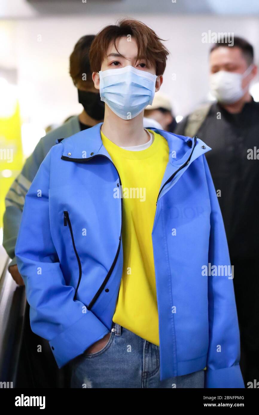 Chinese singer Guan Yue shows up at Shanghai airport before departure ...