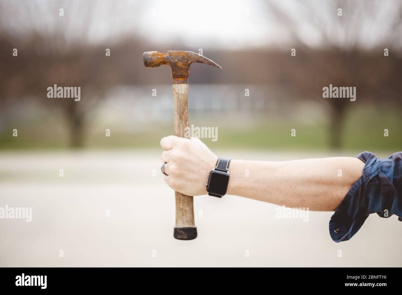 Man hammer black and white hi-res stock photography and images - Alamy