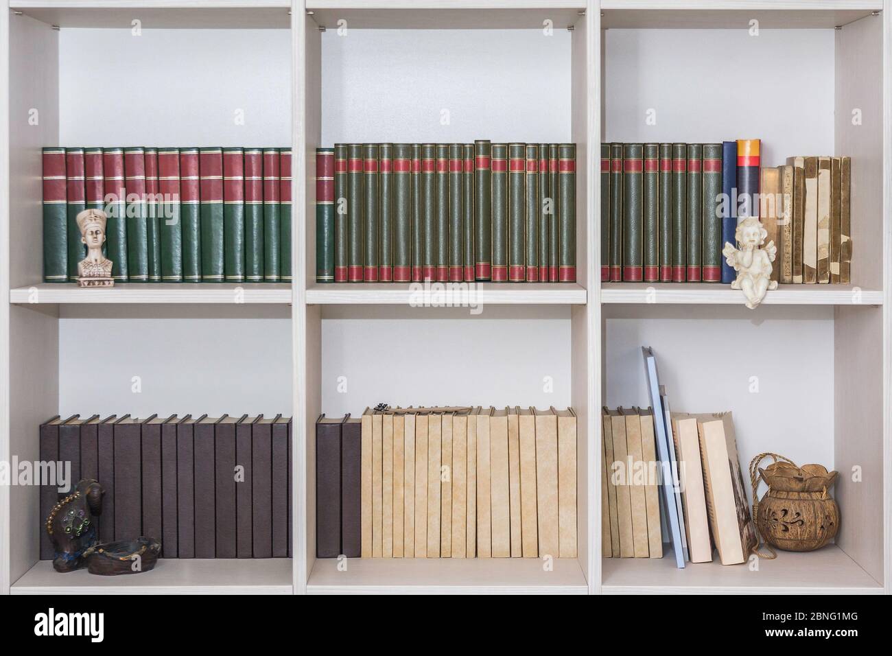 Encyclopedias in shelf hi-res stock photography and images - Alamy