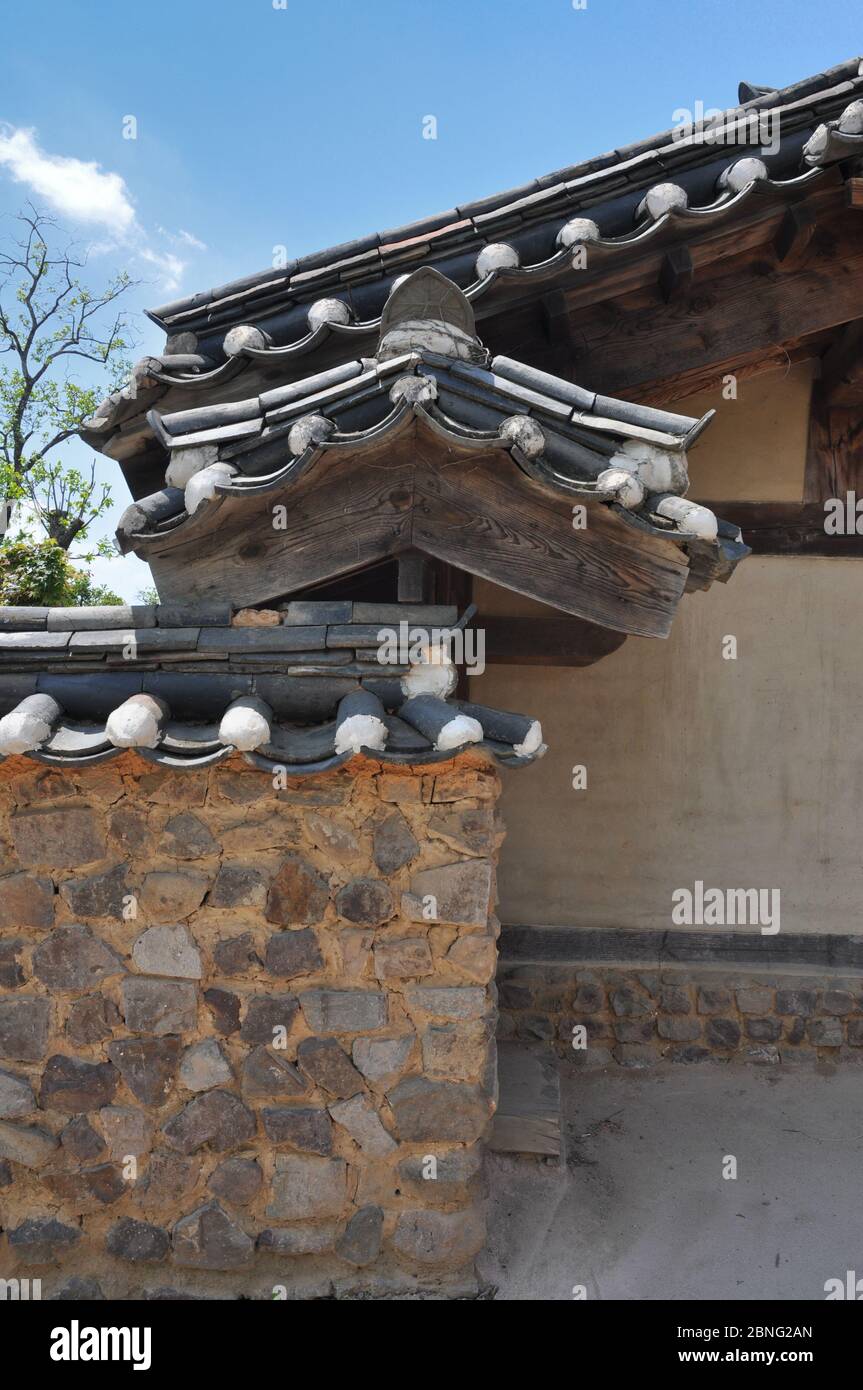 Korean style house hi-res stock photography and images - Alamy