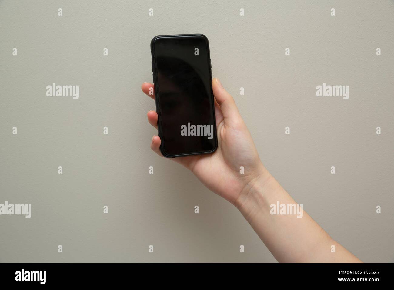 girl hand holding mobile phone Stock Photo - Alamy