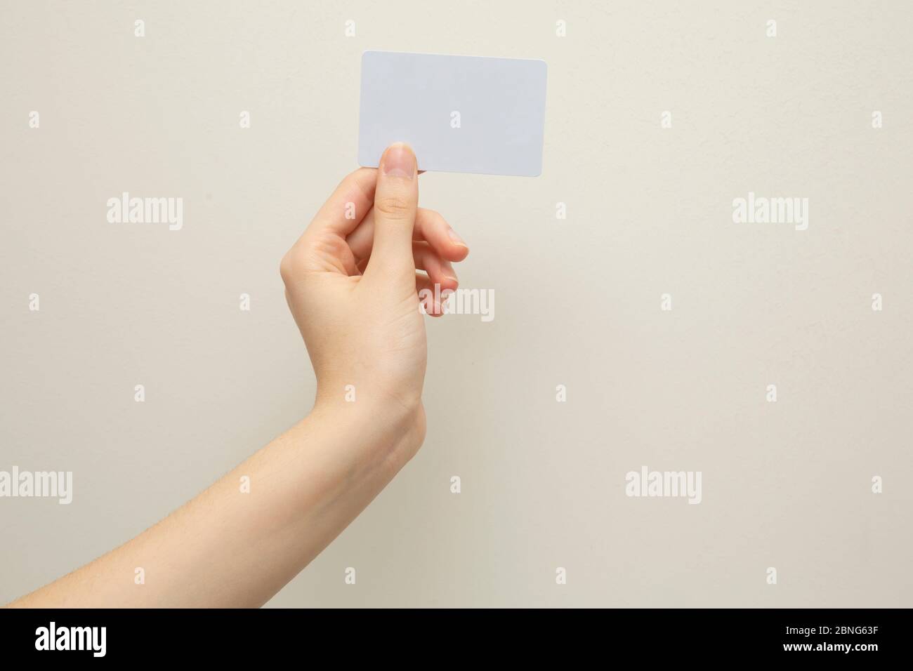 hand holding white card Stock Photo - Alamy