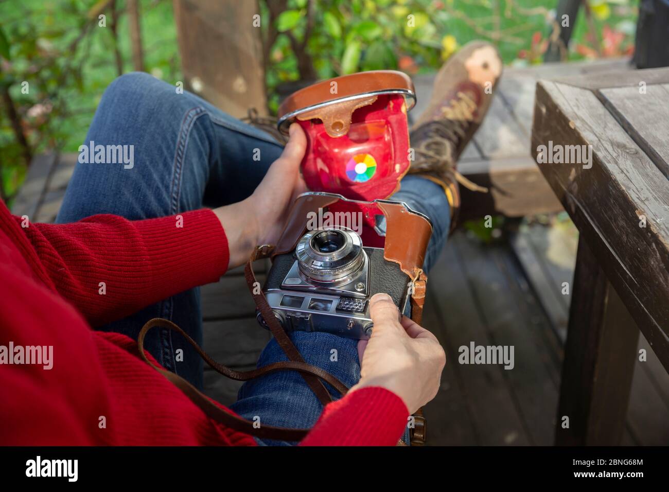 Classic camera in woman hand Stock Photo - Alamy
