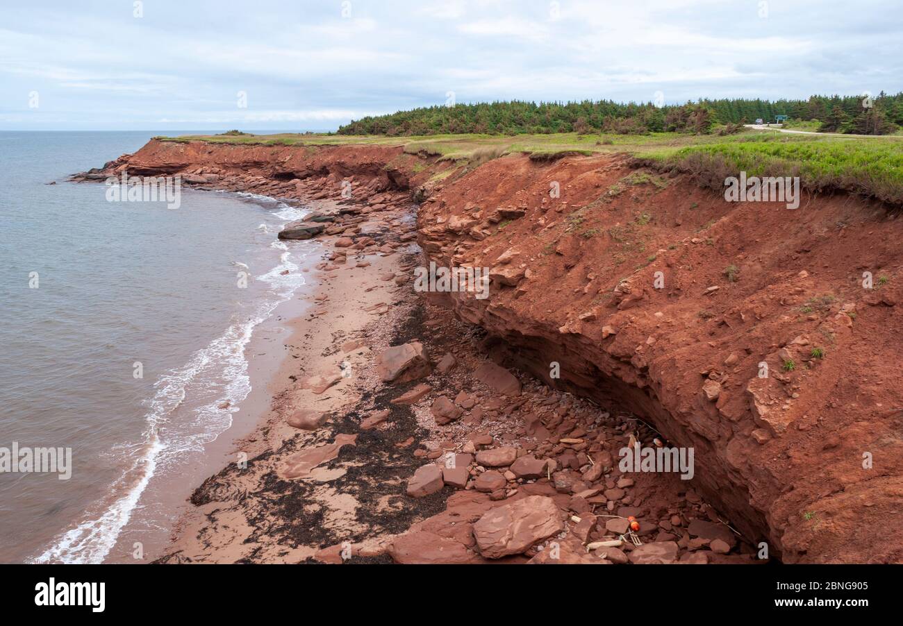Cliff face along shoreline hi-res stock photography and images - Alamy