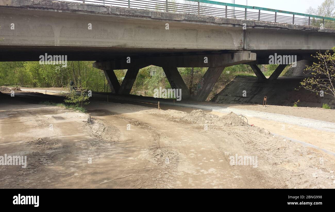 Dirty old river hi-res stock photography and images - Alamy