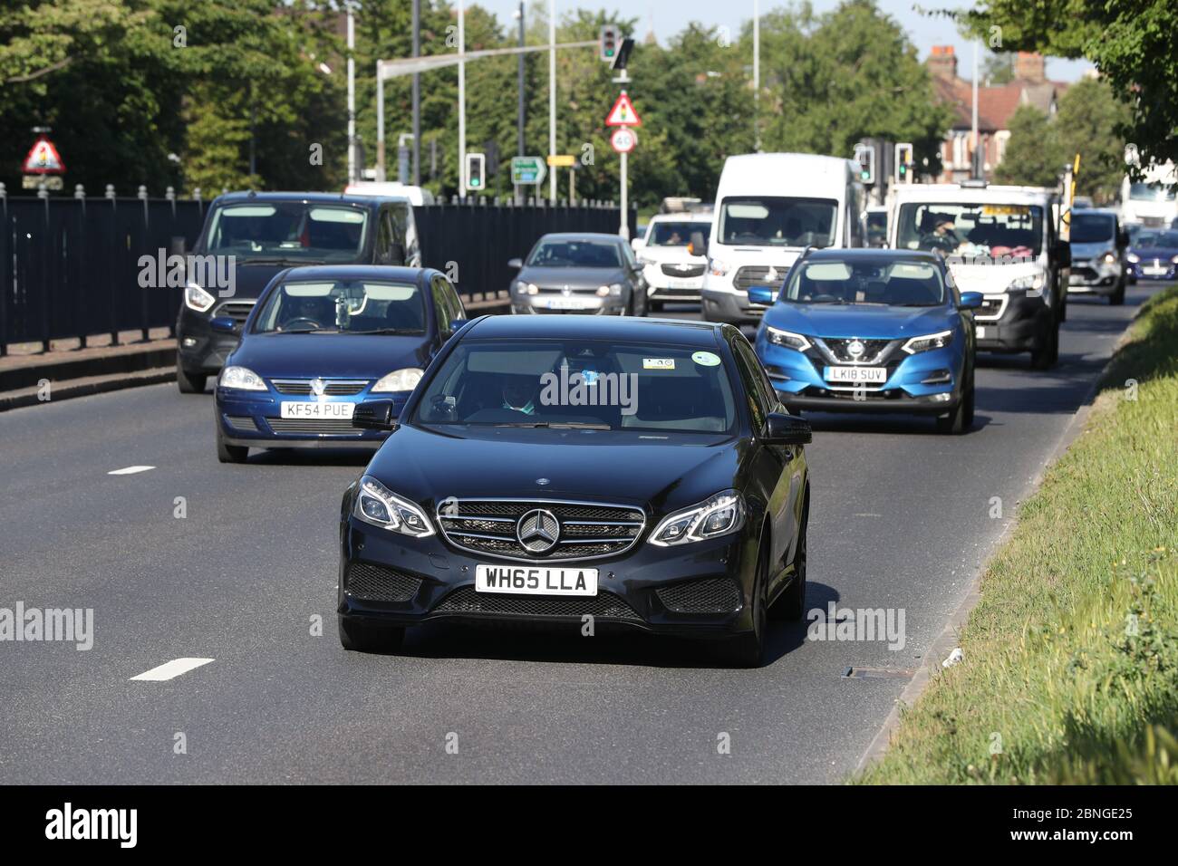 Traffic coming into London on the A4 approaching the Hogarth roundabout ...