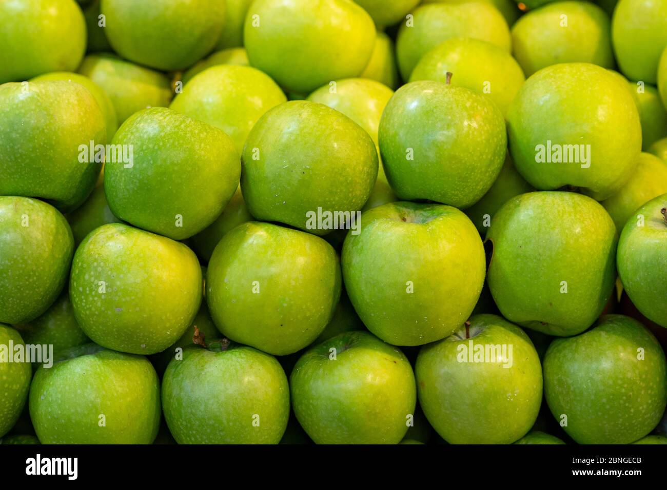 Close up green apples background Stock Photo - Alamy