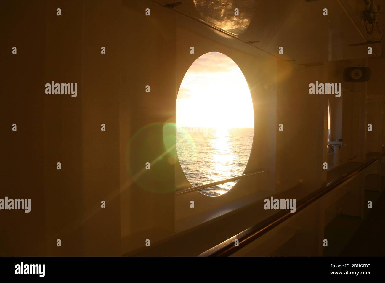 Ship round window hi-res stock photography and images - Alamy