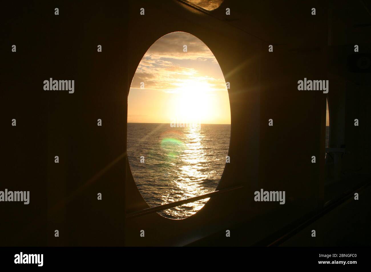 Ship round window hi-res stock photography and images - Alamy
