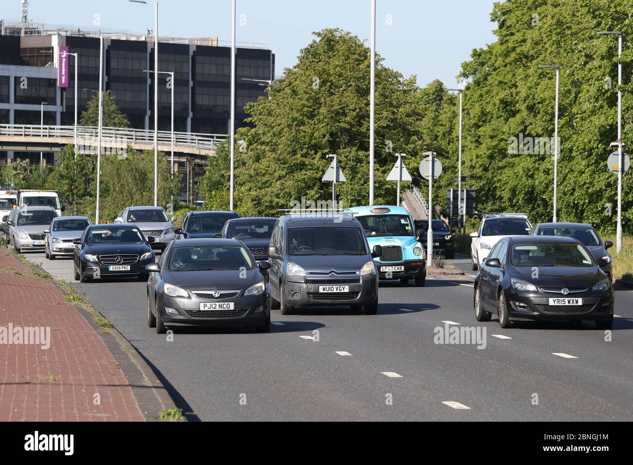 Traffic coming into London on the A4, near the Hogarth roundabout ...