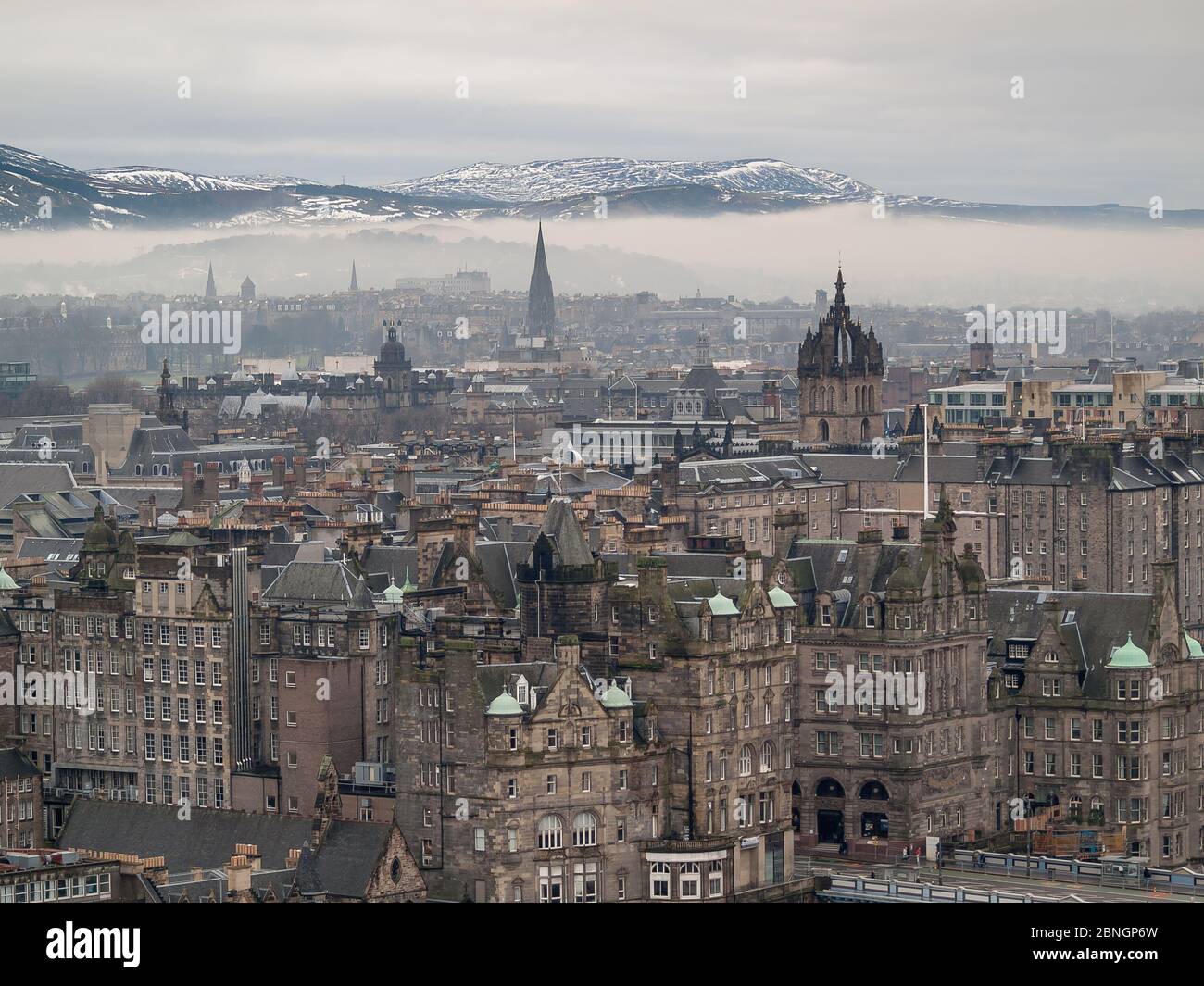 Edinburgh mist hi-res stock photography and images - Alamy