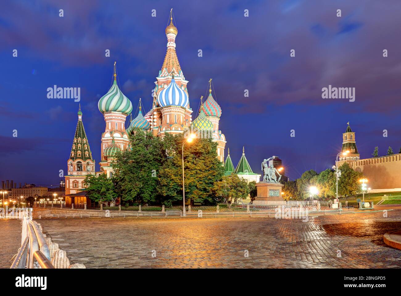 Moscow st basil's cathedral kremlin hi-res stock photography and images ...
