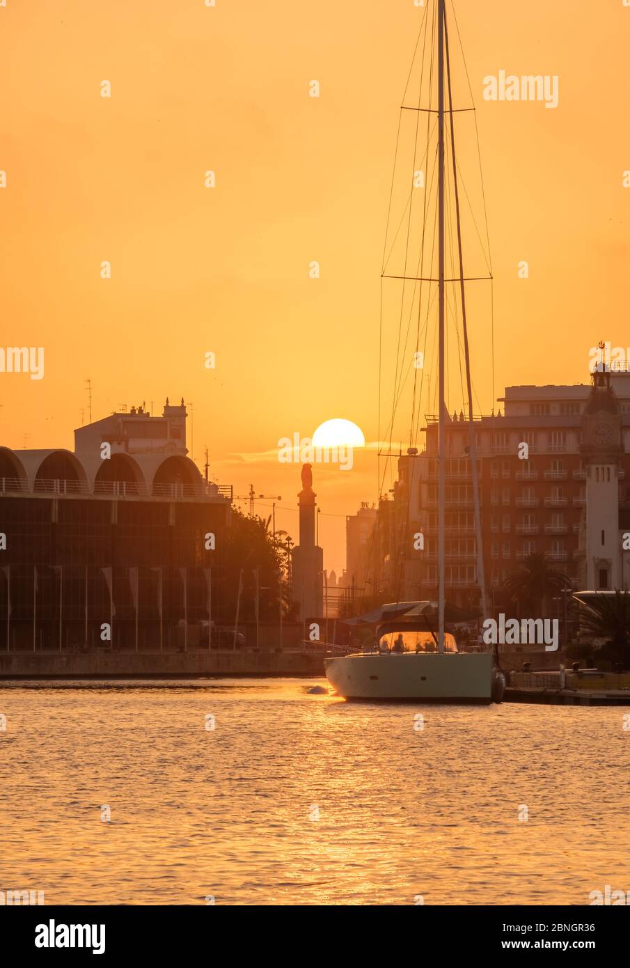 sun at the marina Valencia harbor, Spain Sunset at the port of Valencia ...