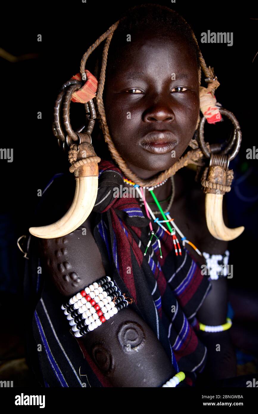 Mursi scars hi-res stock photography and images - Alamy