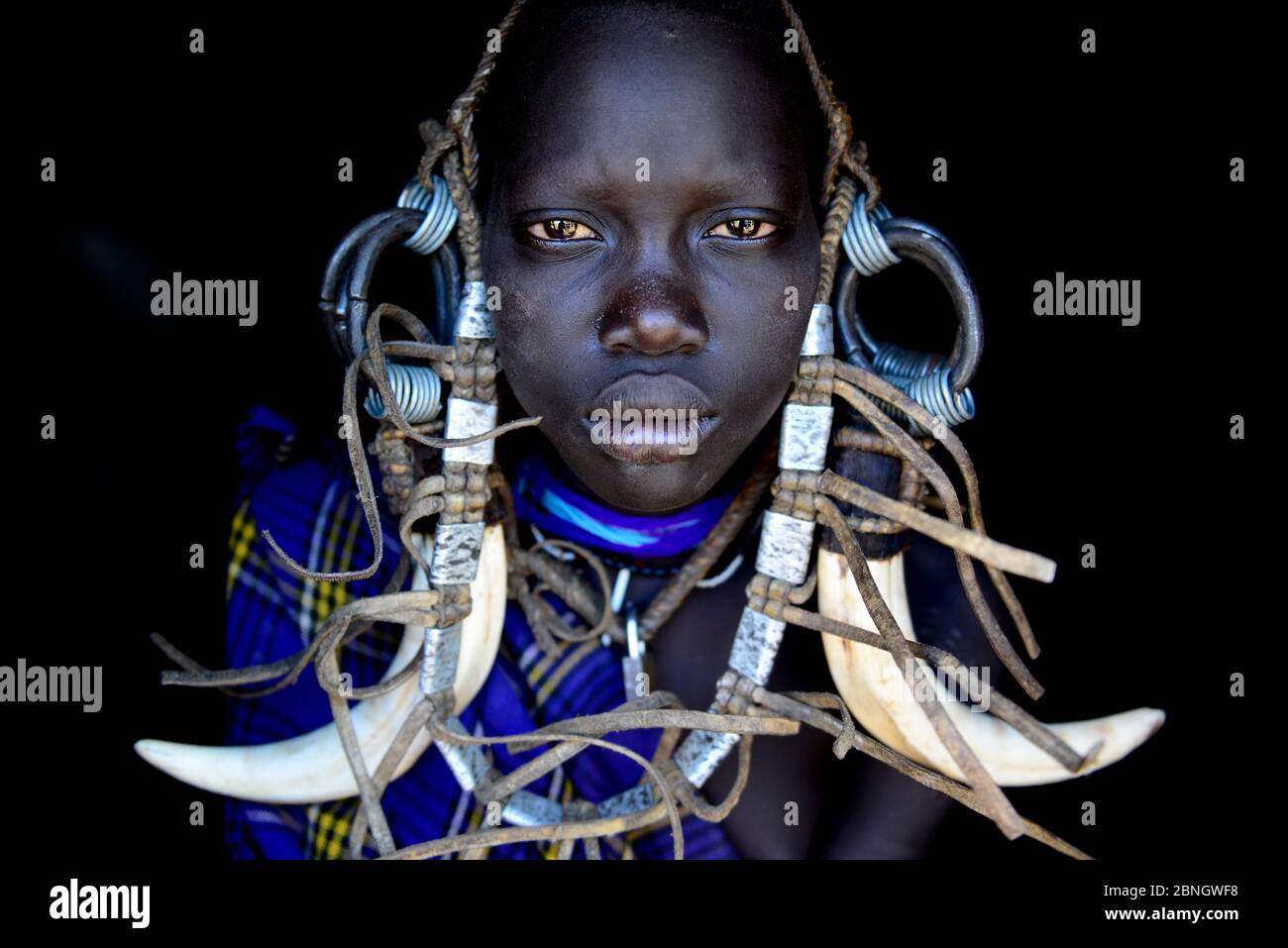 Young girl wearing traditional headdress, Mursi tribe, Mago National ...