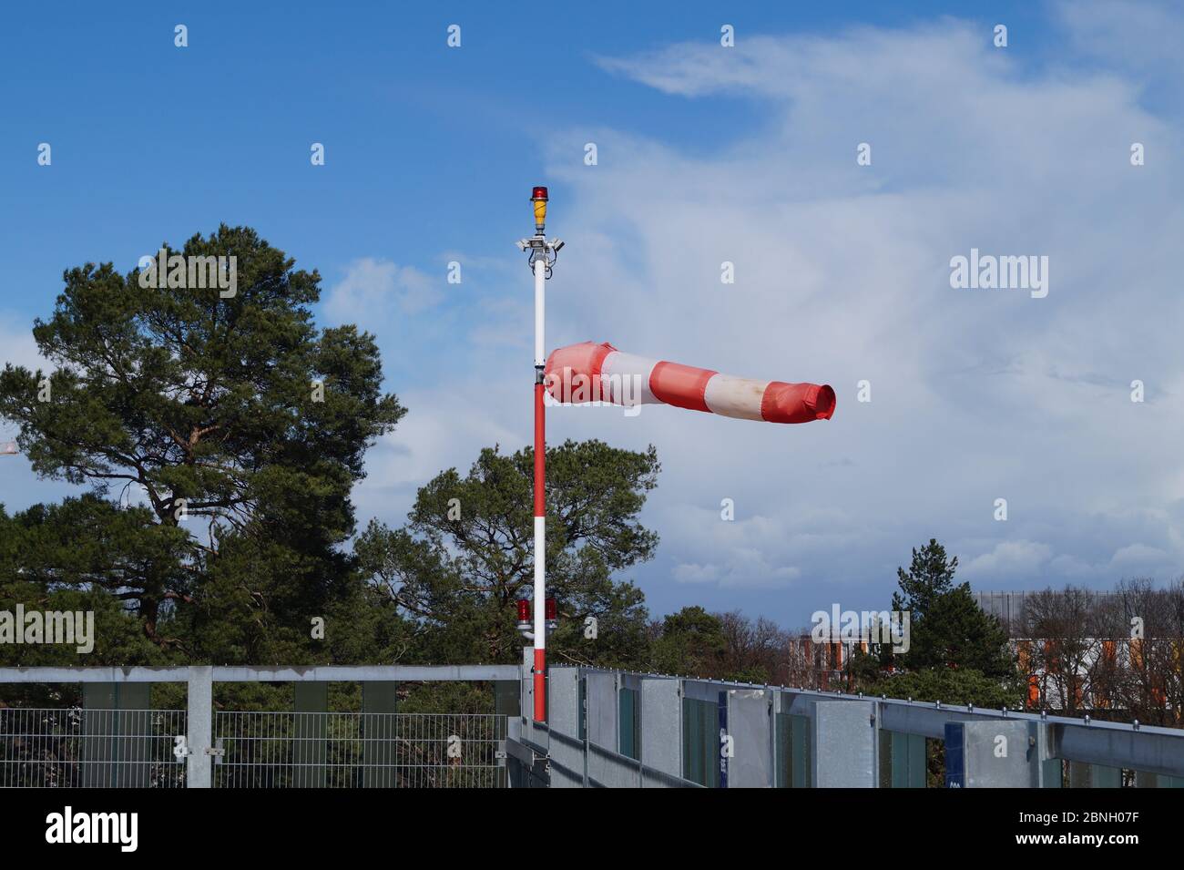 Flagge wind hi-res stock photography and images - Alamy