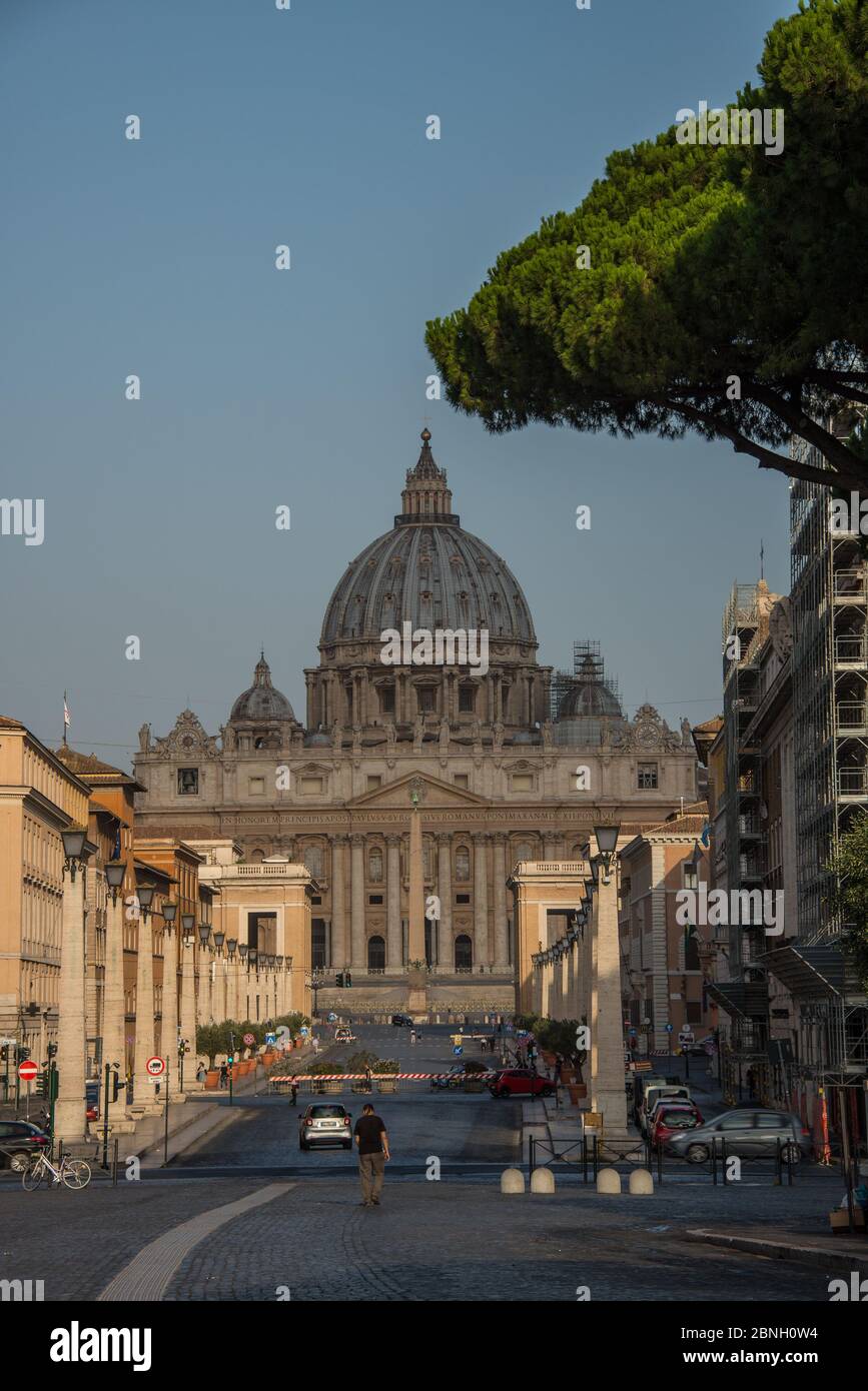 Empty piazza san pietro in the vatican hi-res stock photography and ...