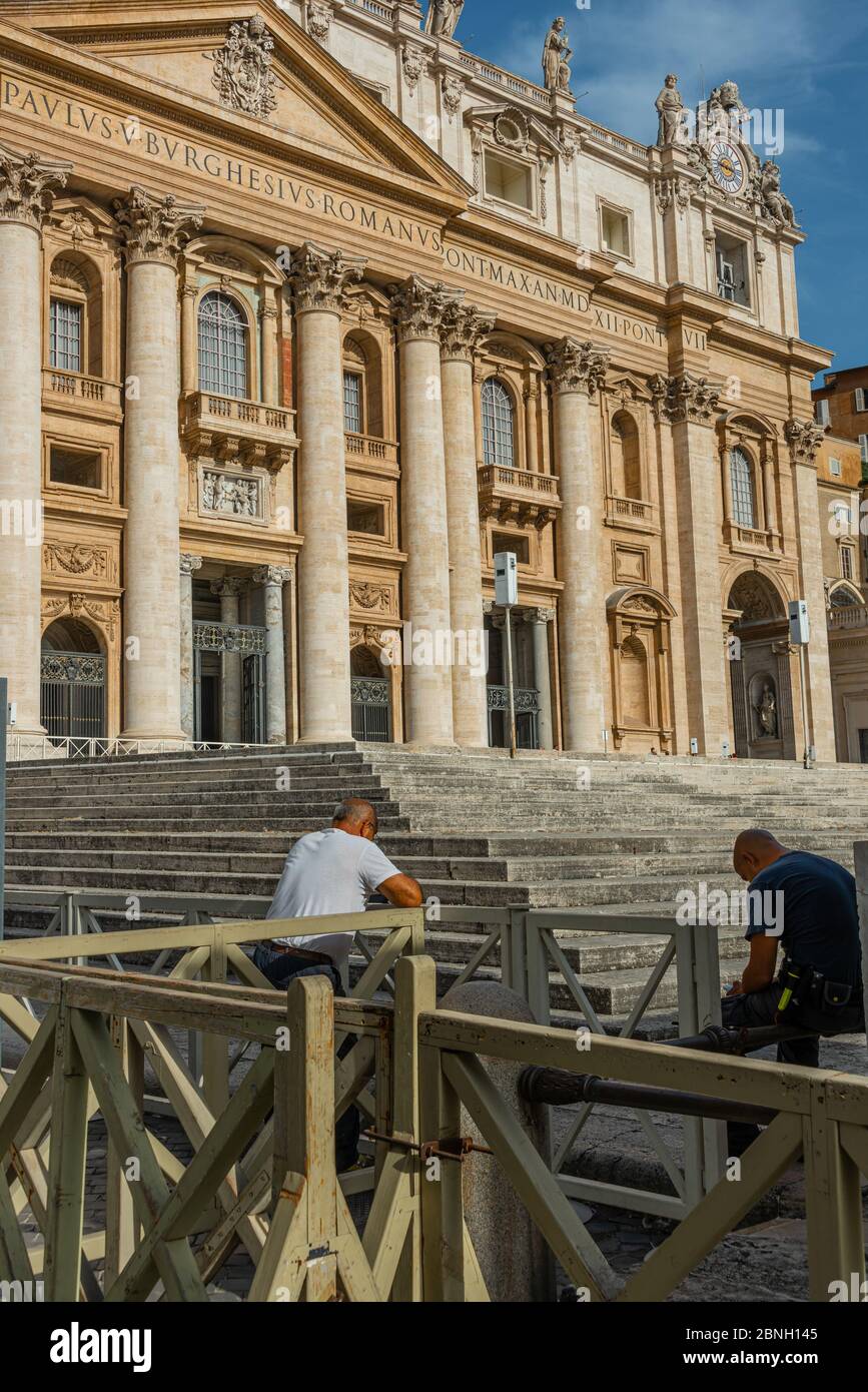 Empty piazza san pietro in the vatican hi-res stock photography and ...