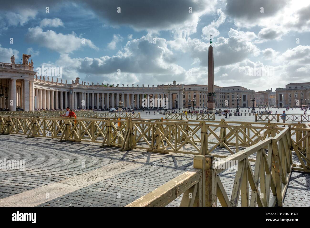 Empty piazza san pietro in the vatican hi-res stock photography and ...