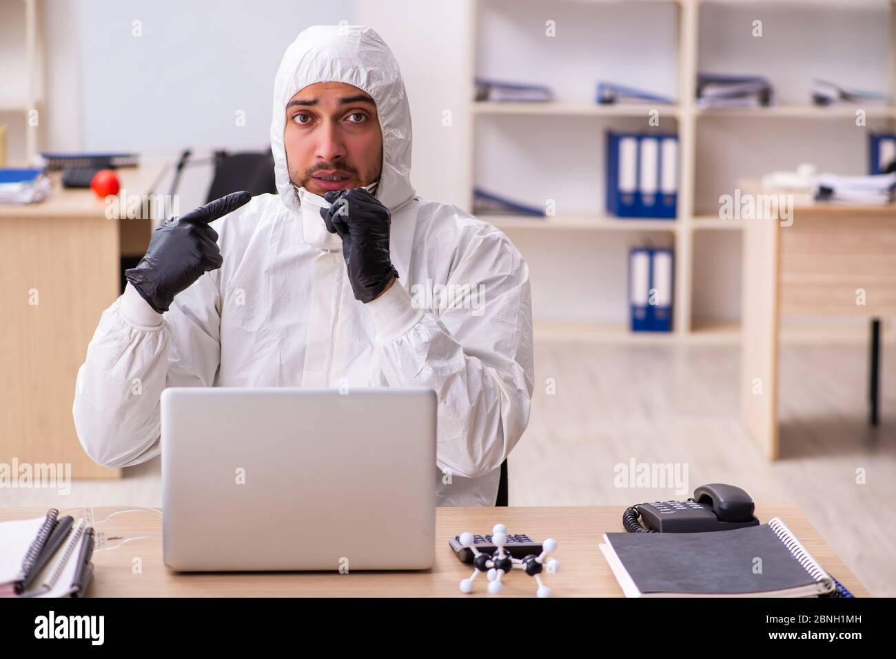 Office worker working in the quarantine self-isolation Stock Photo - Alamy