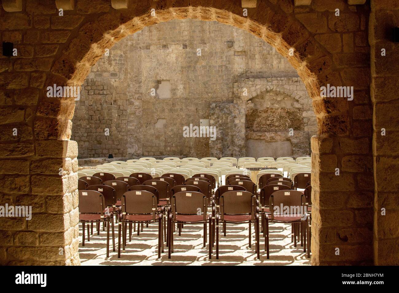 Medieval meeting room hi-res stock photography and images - Alamy