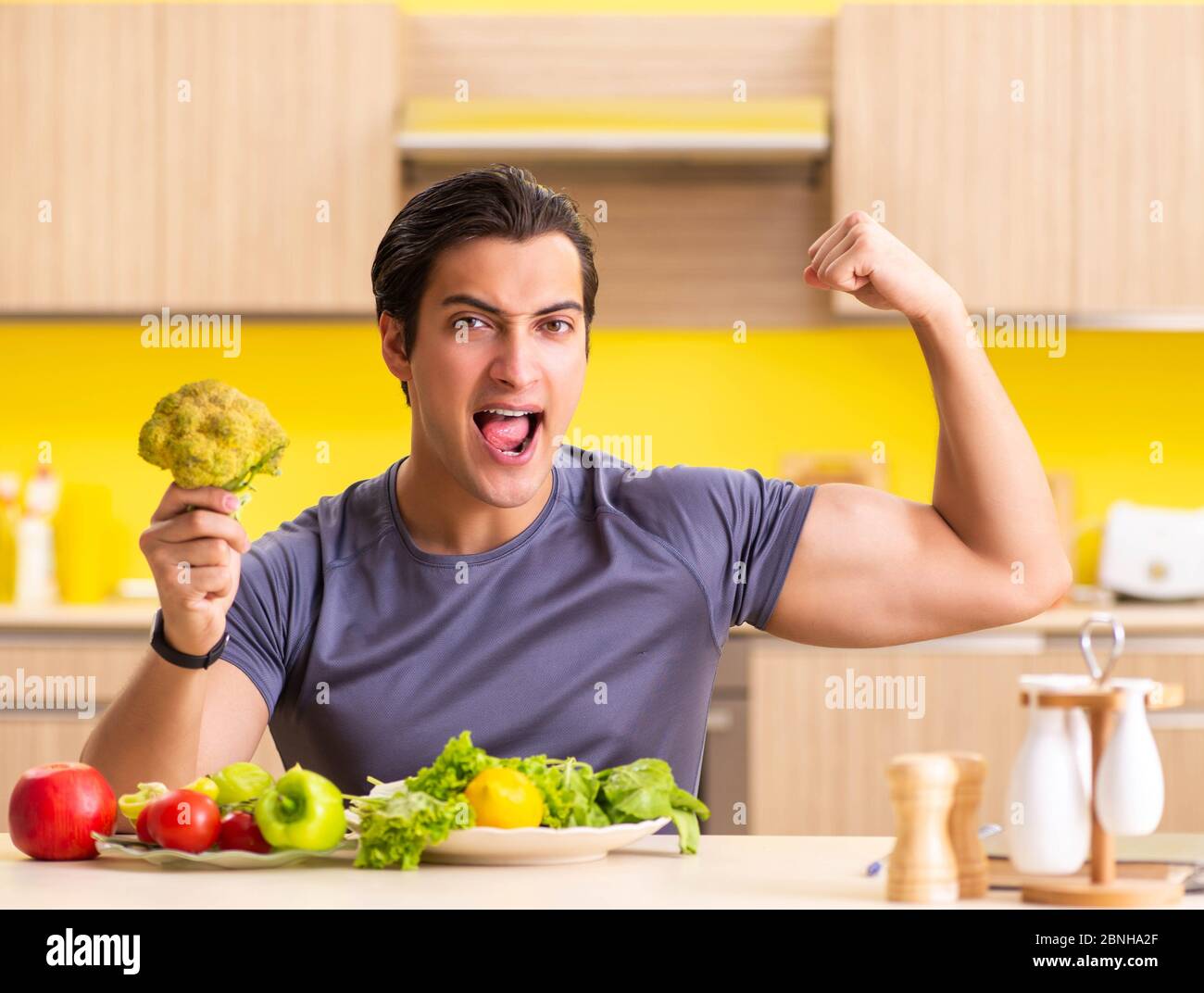 Man eating broccoli muscular hi-res stock photography and images - Alamy