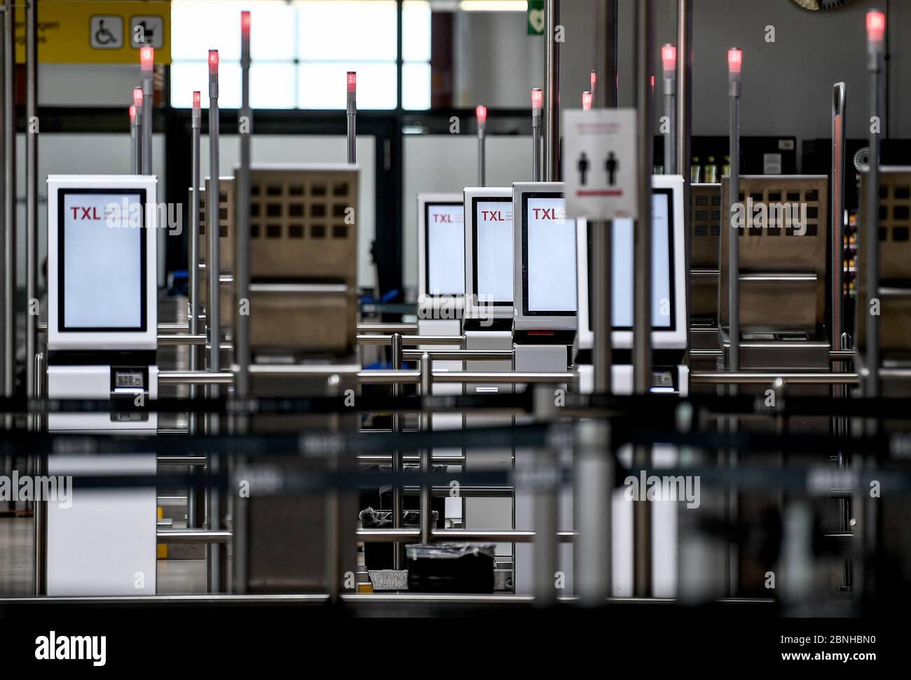 1970s airport terminal hi-res stock photography and images - Alamy