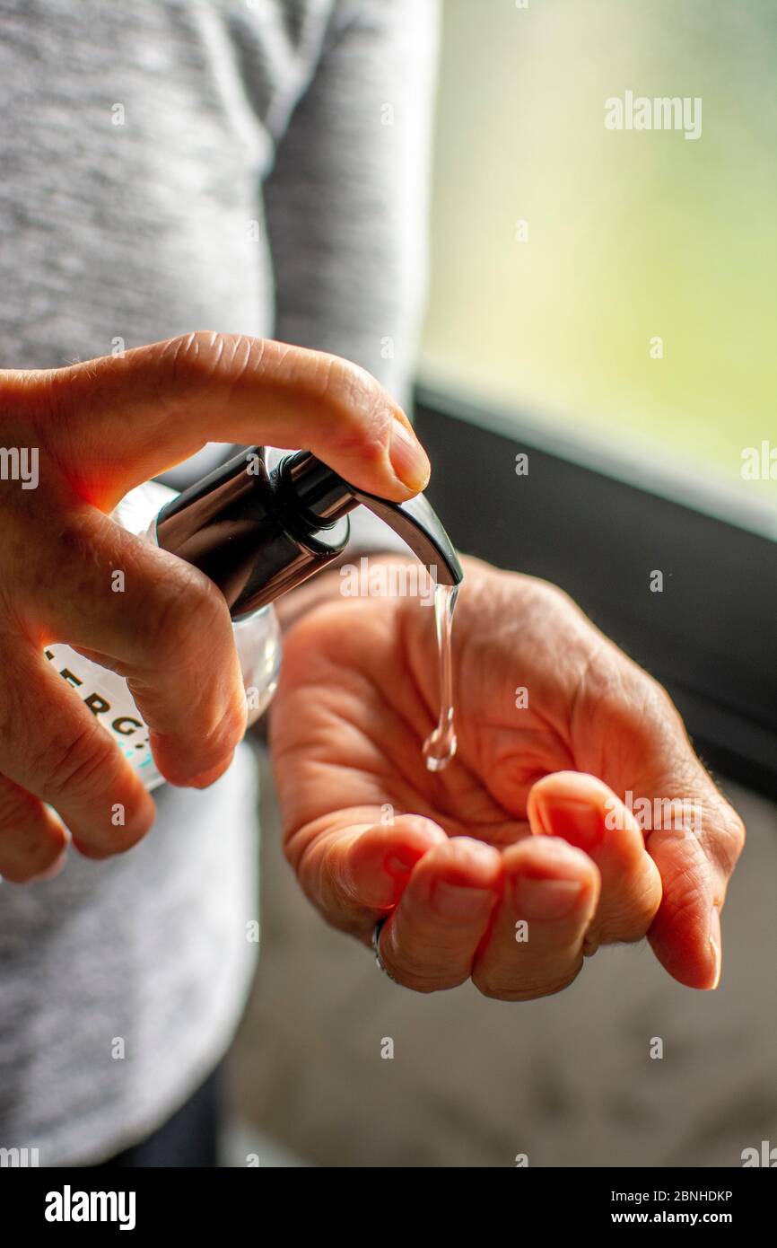 Washing and cleaning hi-res stock photography and images - Alamy