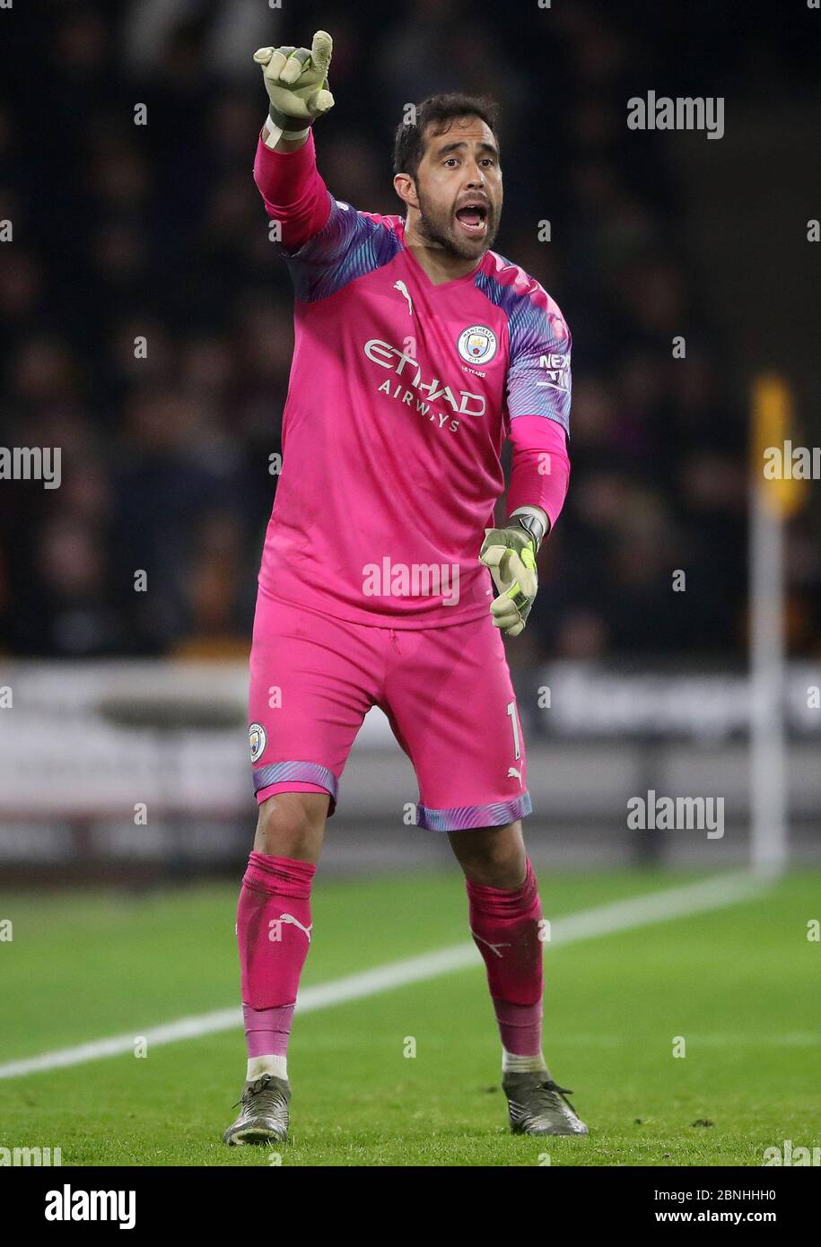Manchester City goalkeeper Claudio Bravo Stock Photo - Alamy