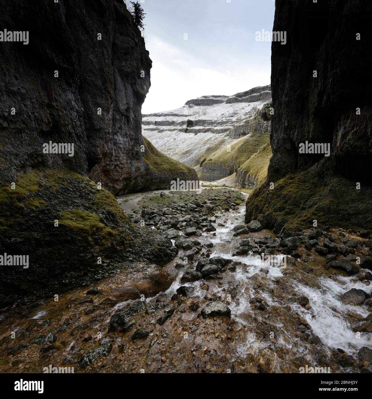 Collapsed cave hi-res stock photography and images - Alamy