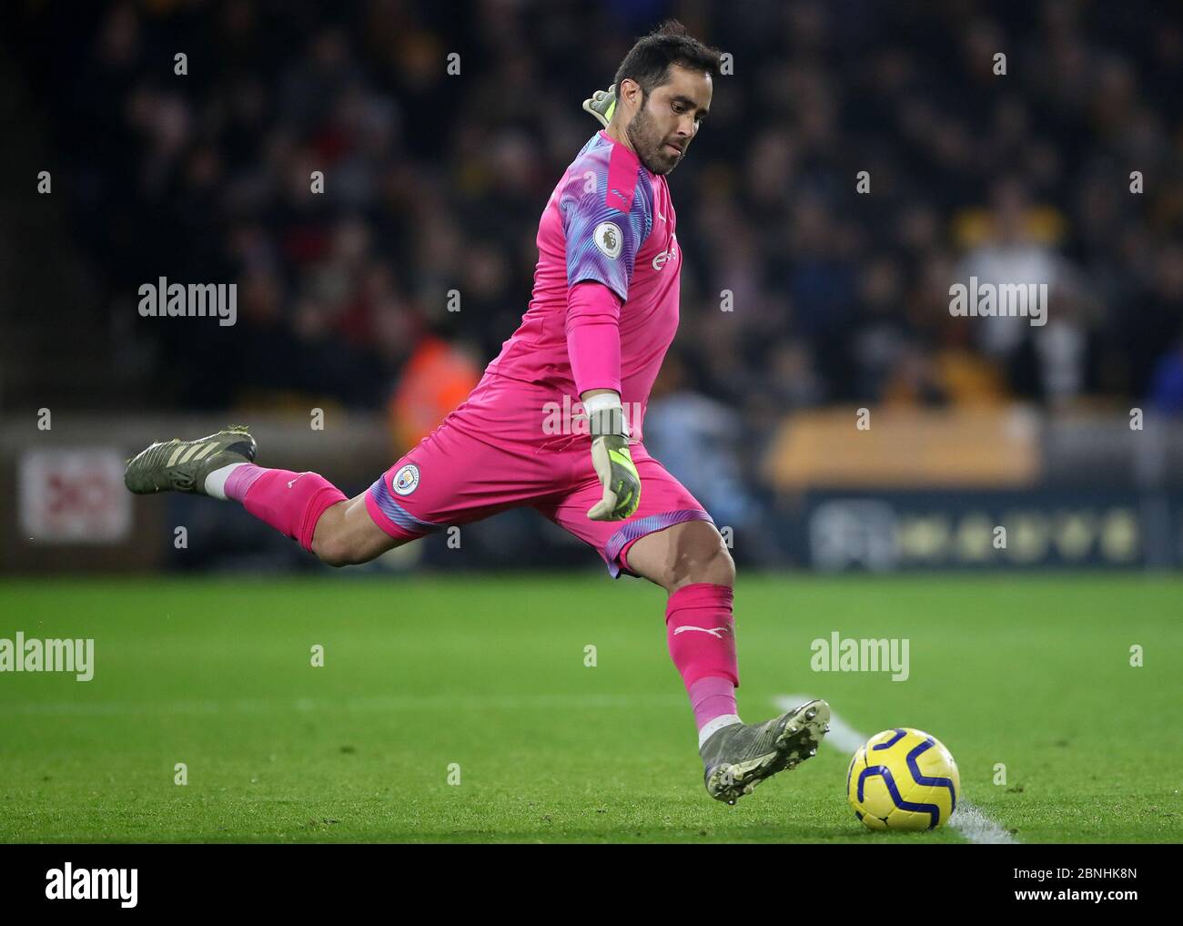 Manchester City goalkeeper Claudio Bravo Stock Photo - Alamy