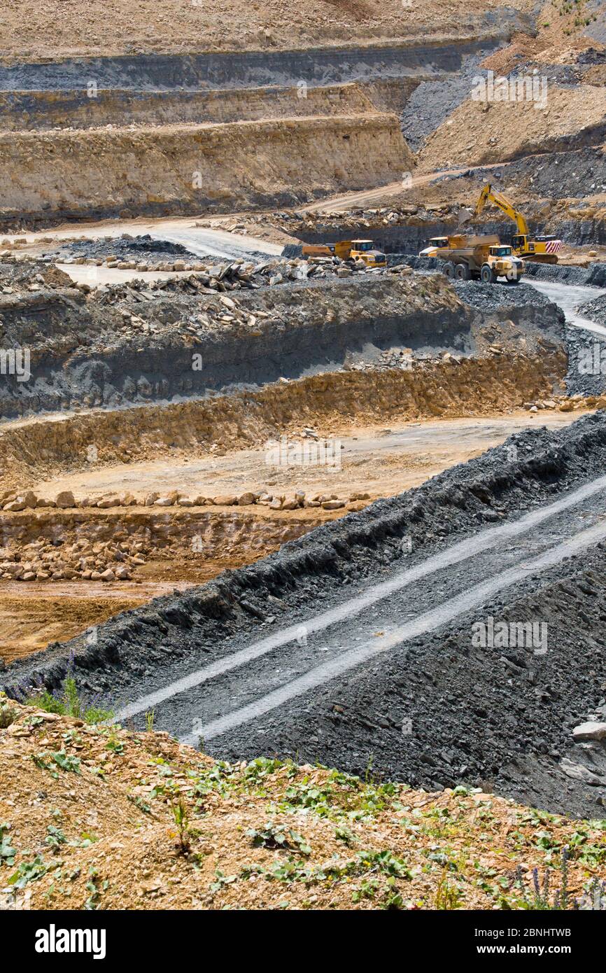 Commercial oolitic limestone extraction for construction and dry stone ...