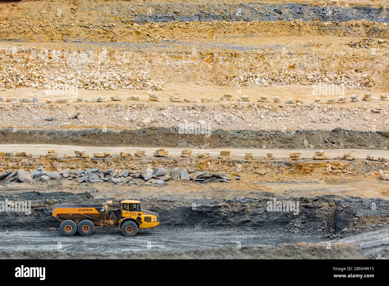 Limestone extraction hi-res stock photography and images - Alamy