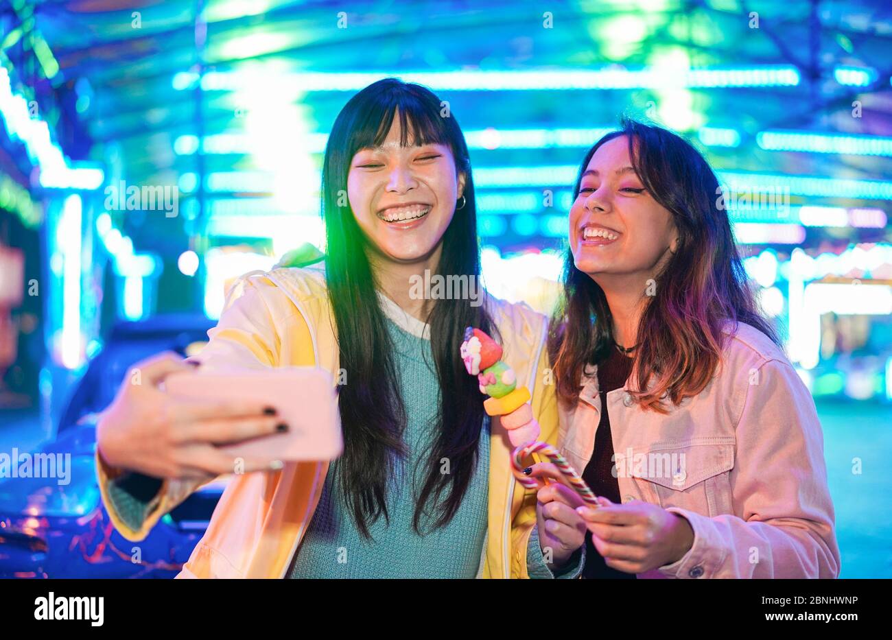 Asian girls eating hi-res stock photography and images - Alamy