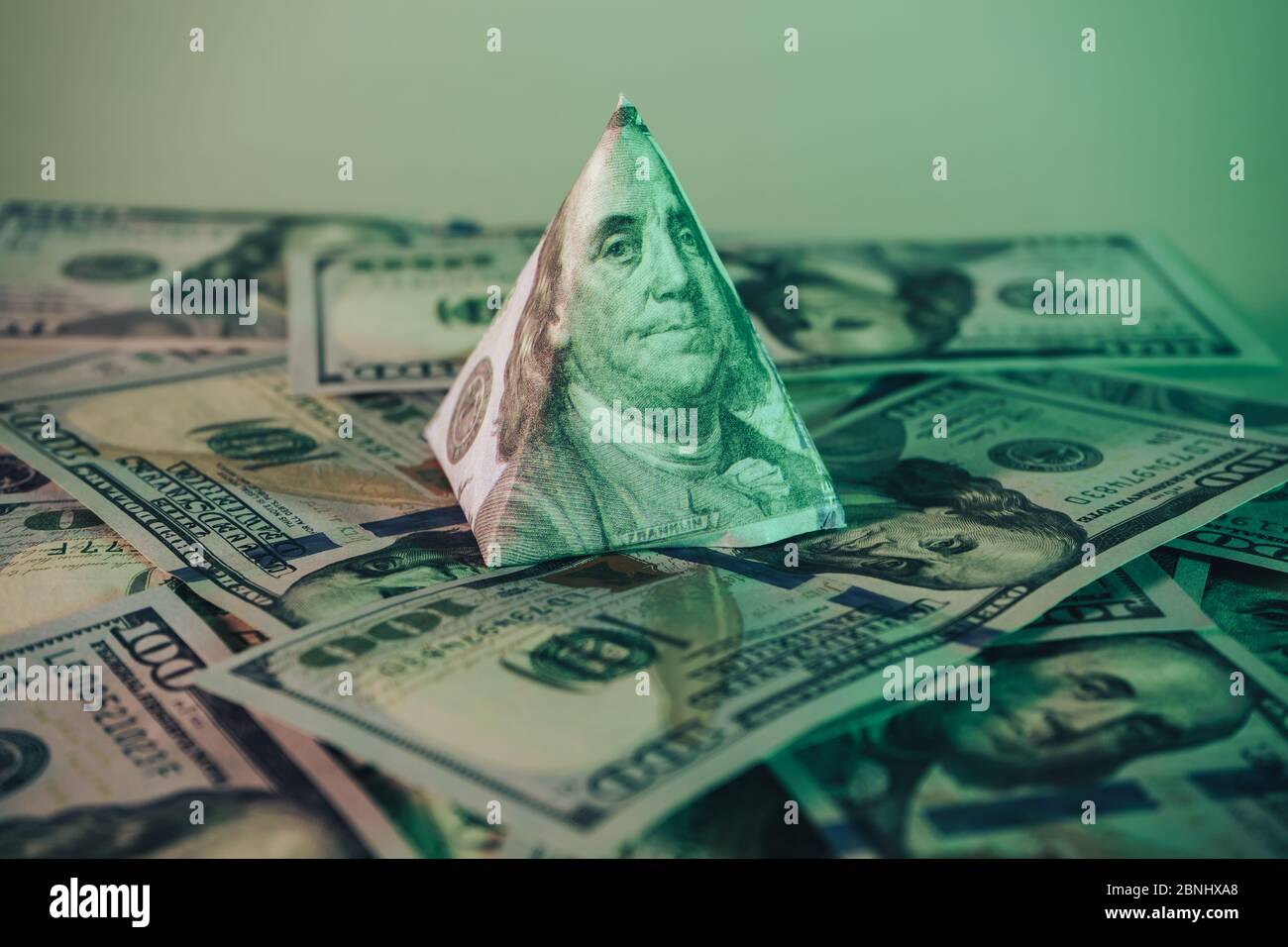 80s pyramid retro background hi-res stock photography and images - Alamy