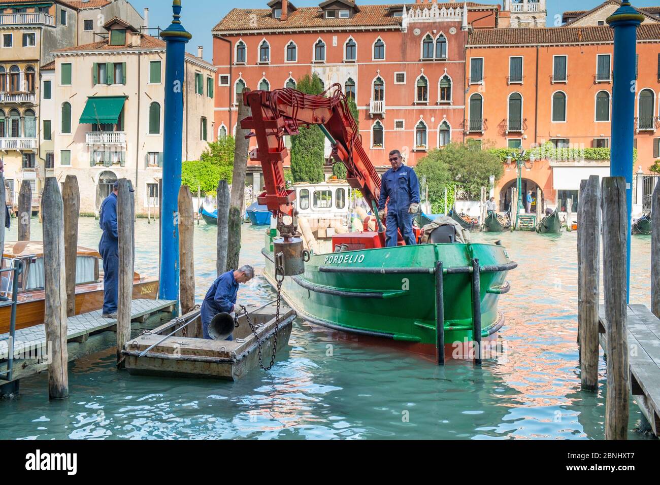 Repairing barges hi-res stock photography and images - Alamy