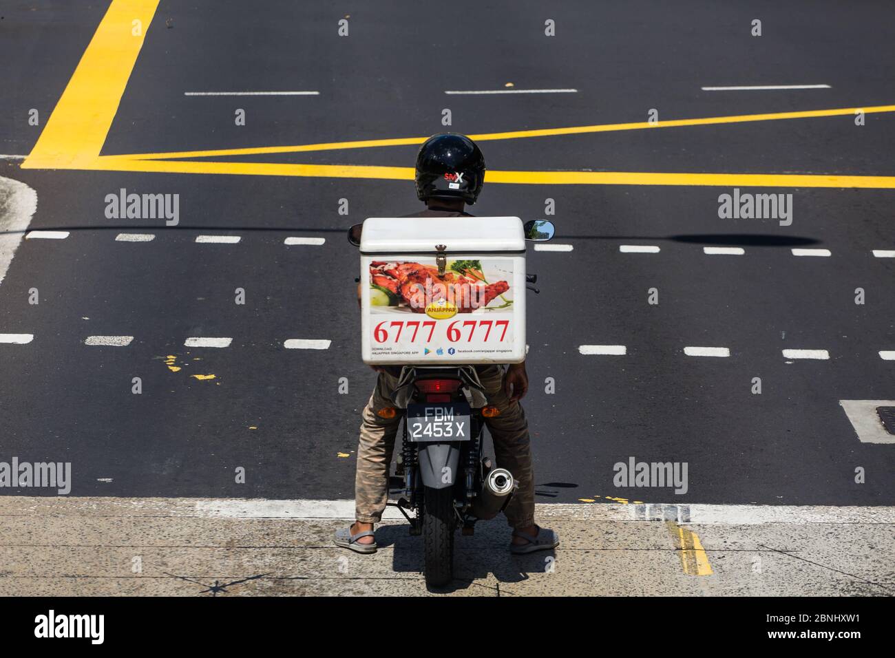 Delivery meal hi-res stock photography and images - Alamy