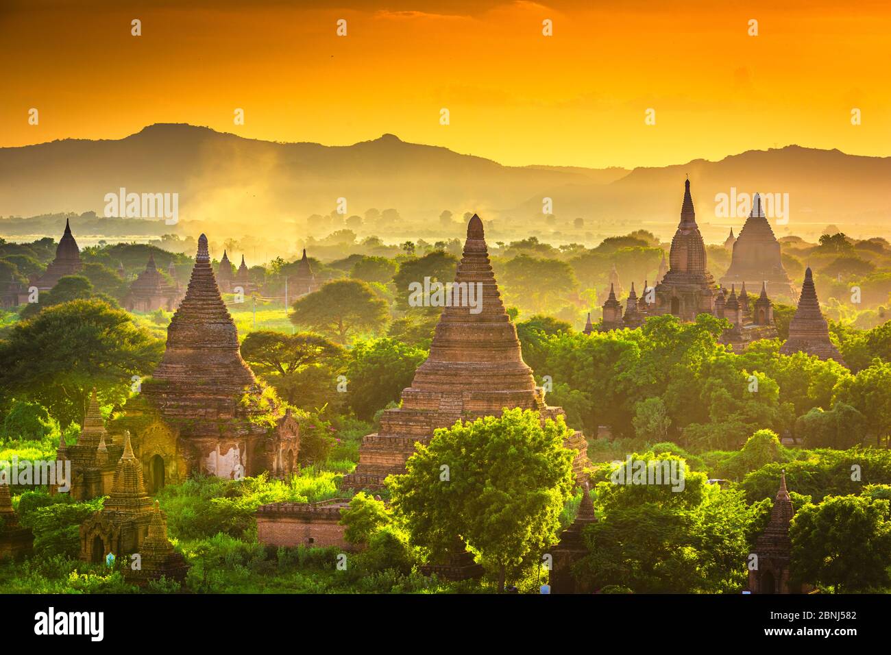 Skyline of temples in bagan hi-res stock photography and images - Alamy