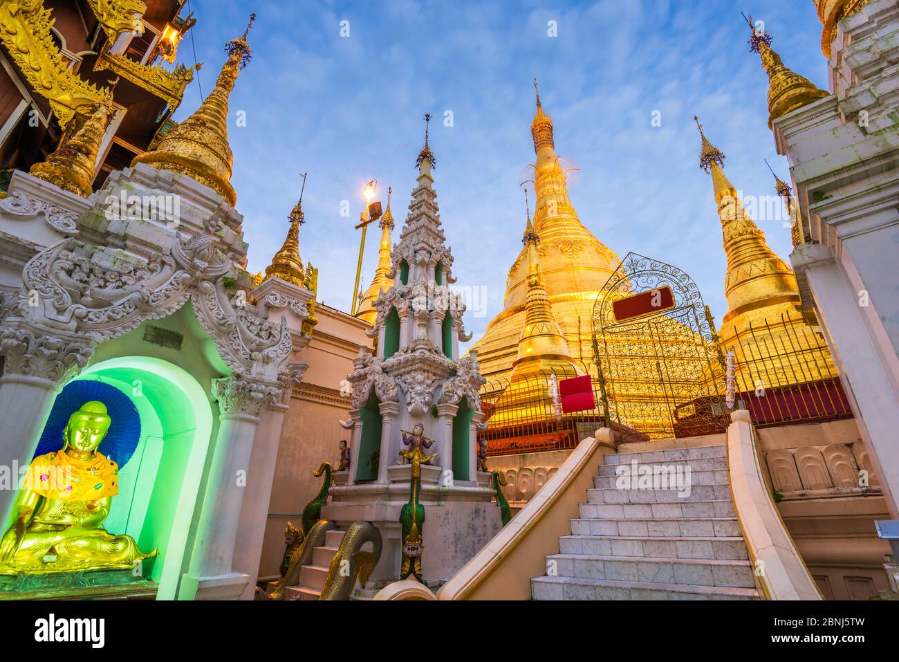 Landmark yangon hi-res stock photography and images - Alamy