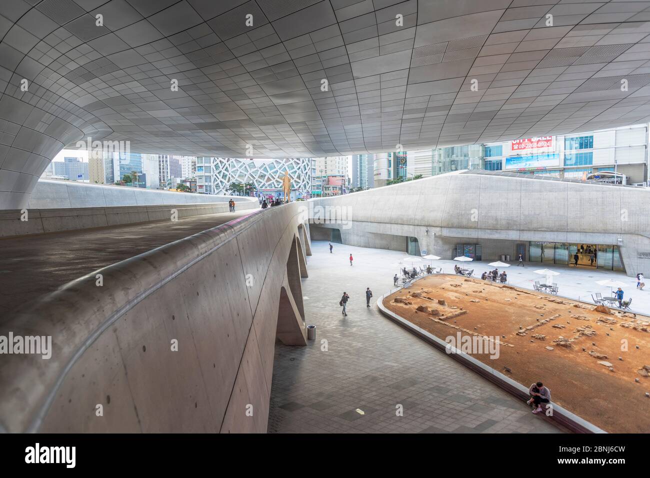 Dongdaemun design plaza seoul hi-res stock photography and images - Alamy