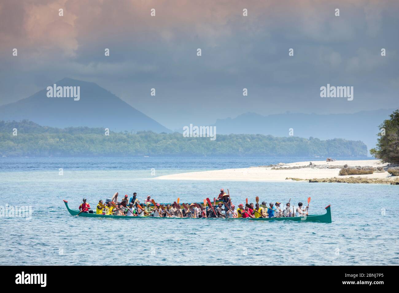 Banda islands canoe hi-res stock photography and images - Alamy