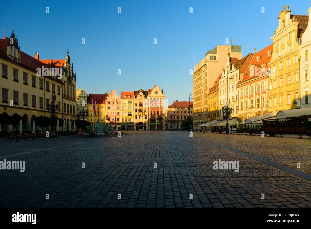 Empty market square hi-res stock photography and images - Alamy