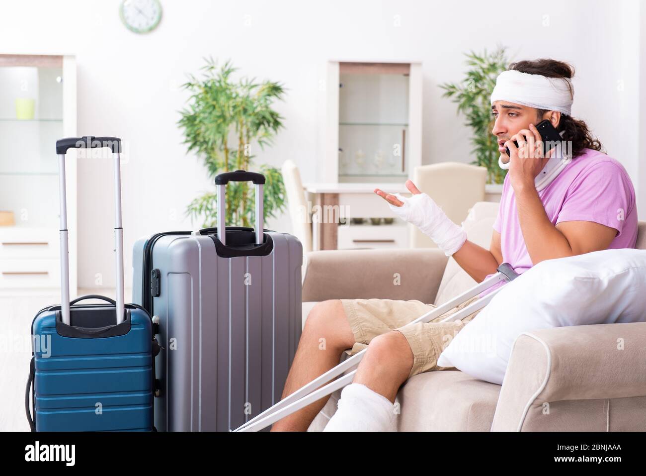 The young injured man preparing for the trip Stock Photo - Alamy