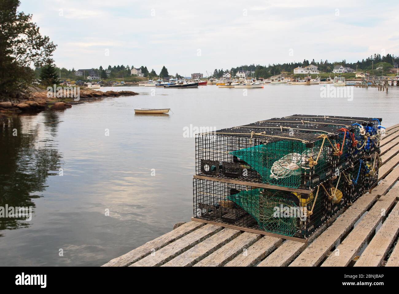 Maine waterfront lobster boat fishing hi-res stock photography and ...