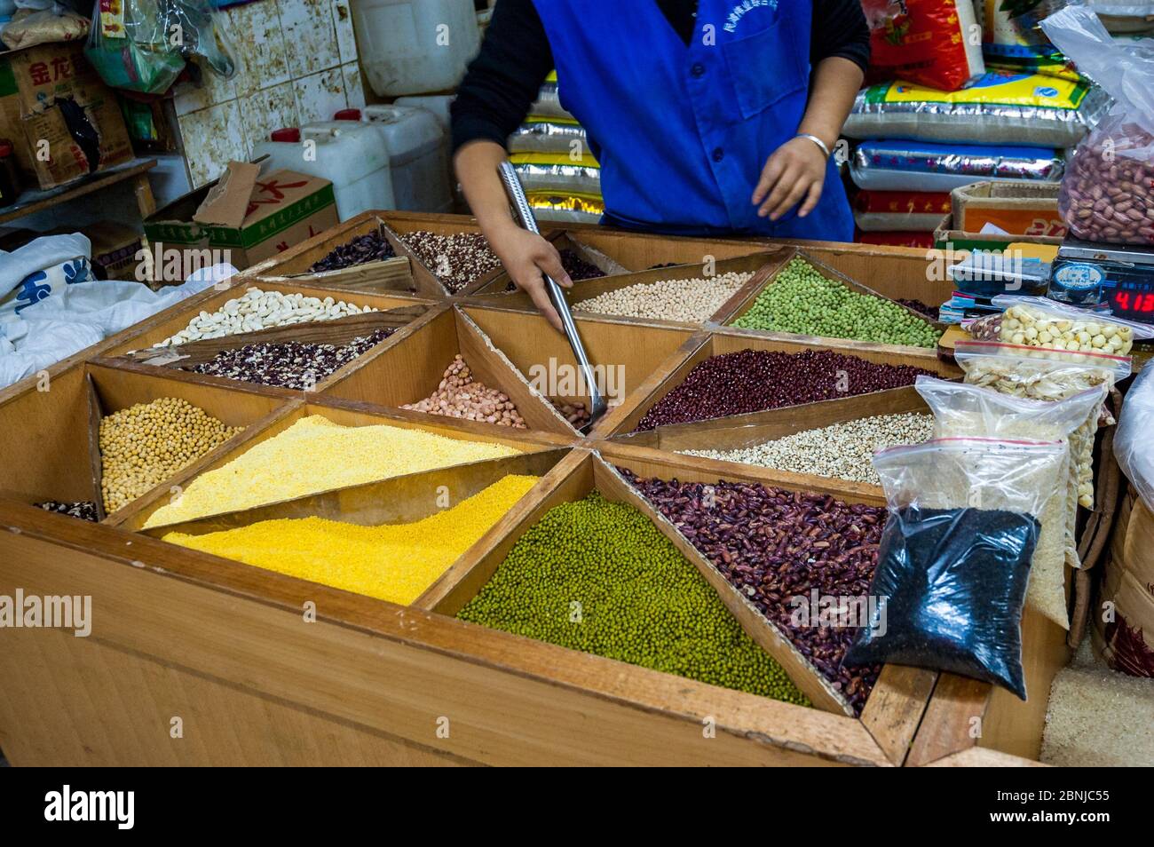 Wet and dry market hi-res stock photography and images - Alamy