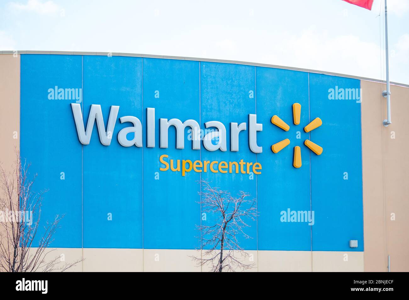 Walmart facade hi-res stock photography and images - Alamy