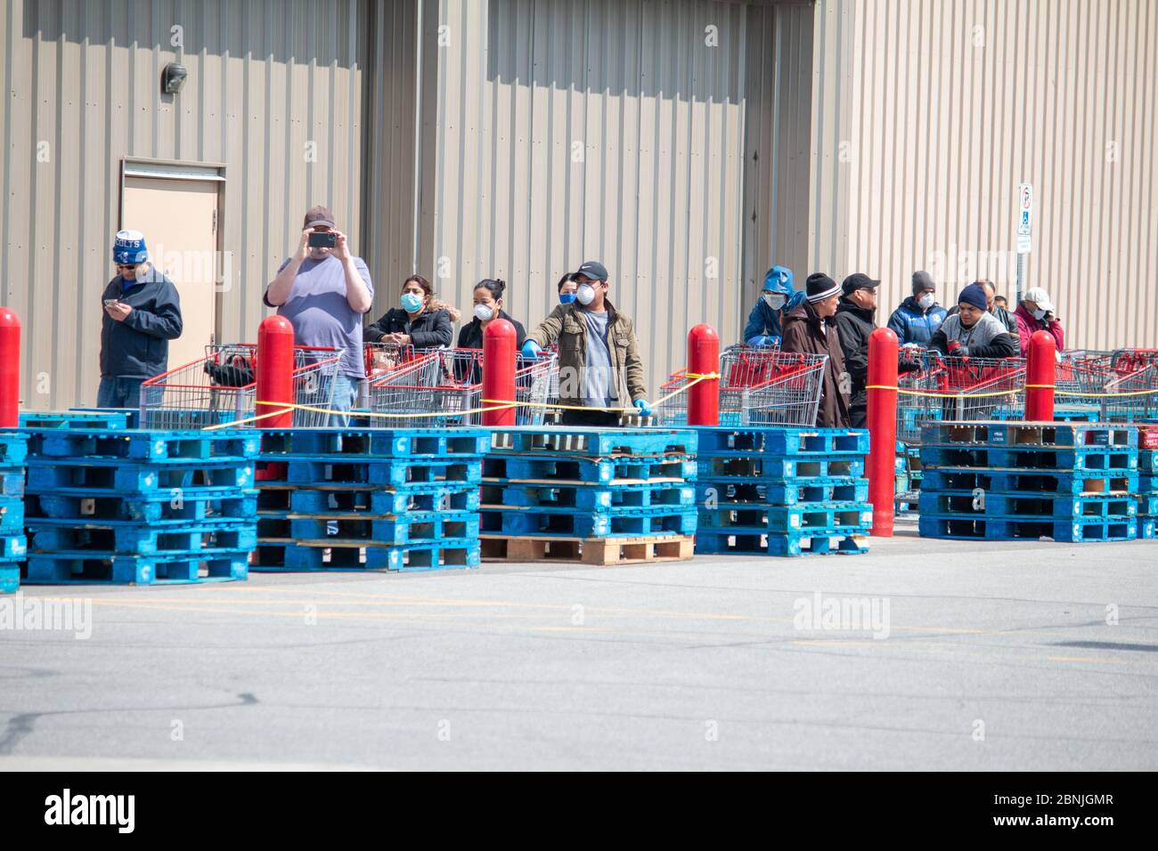 Costco and employees hi-res stock photography and images - Alamy